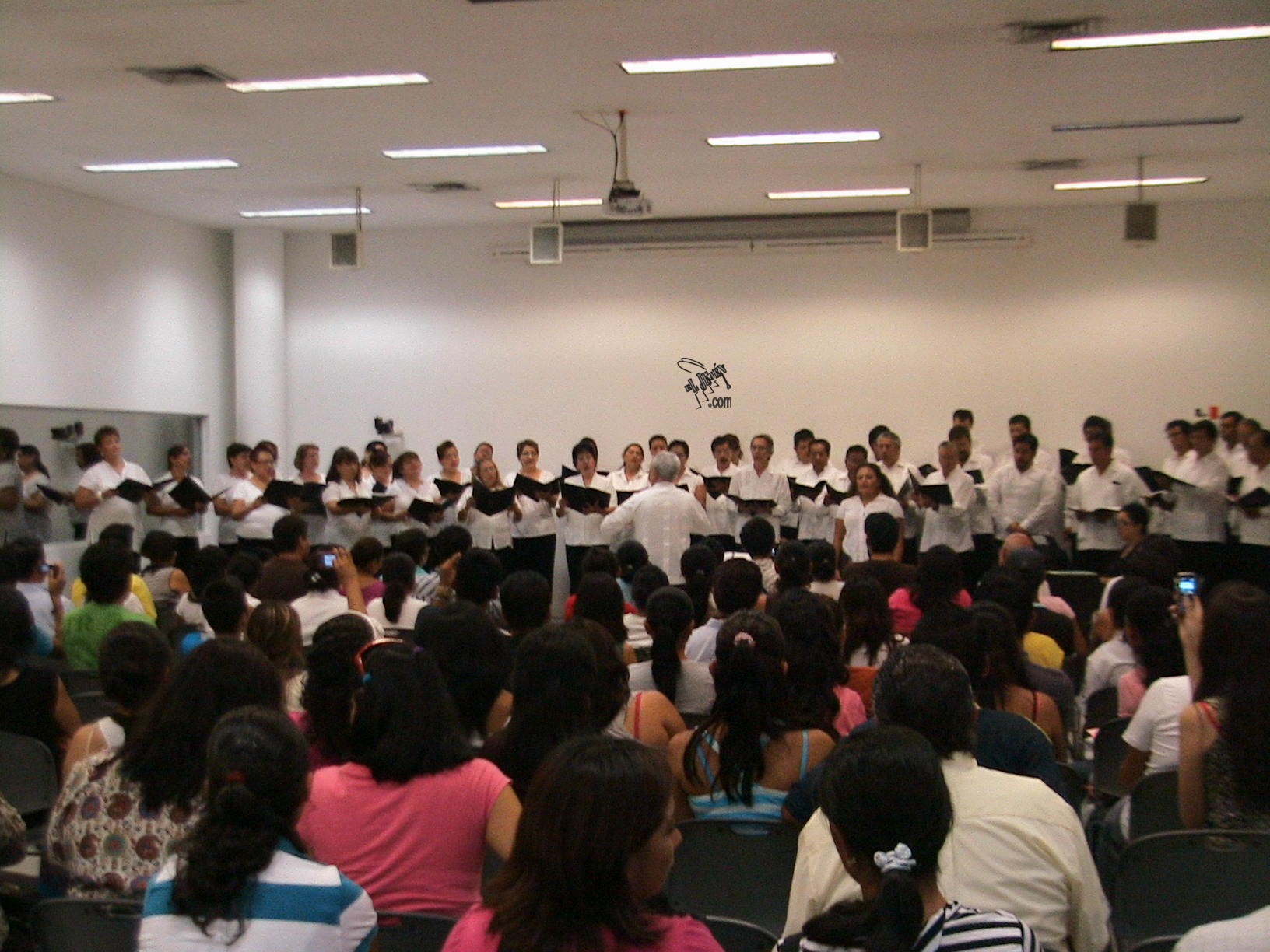 UN ÉXITO LA PRESENTACION DEL CORO DE LA UV EN EL CAMPUS POZA RICA-TUXPAN